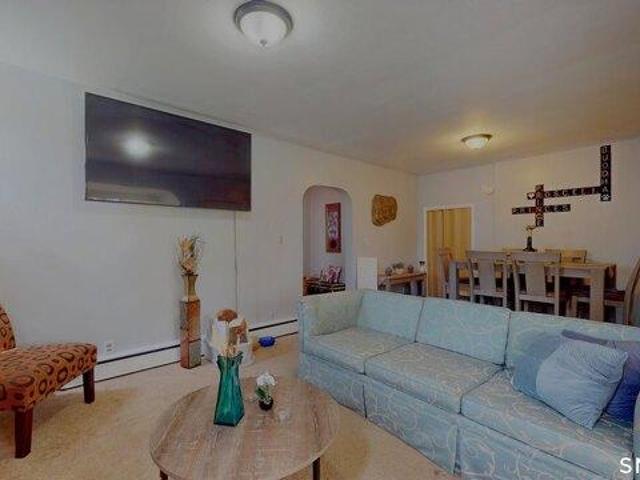 house with 5 bedroom, Windsor CT ES105233671