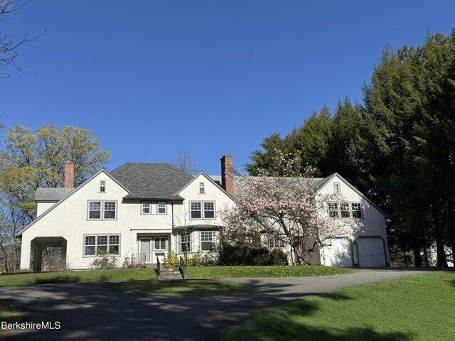 house with 5 bedroom, Williamstown MA DLS102727113