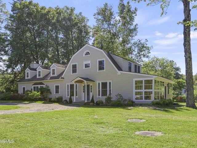 house with 5 bedroom, Williamstown MA ES105082067