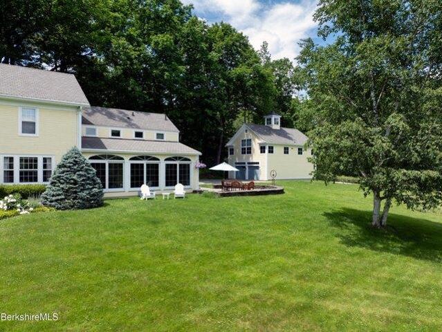 house with 5 bedroom, Williamstown MA ES105143473