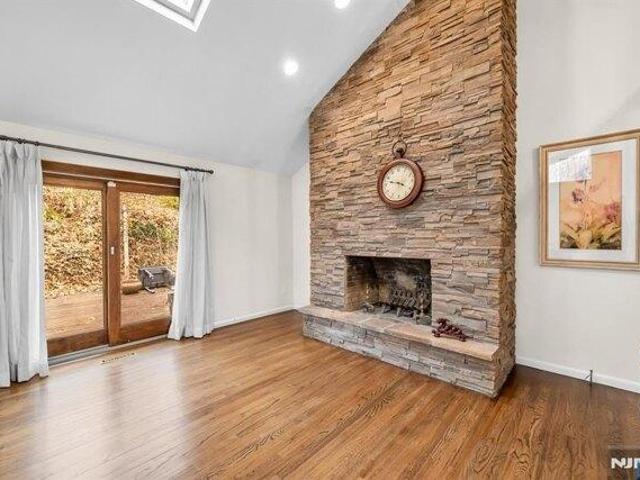 house with 5 bedroom, Woodcliff Lake NJ DLS102561350