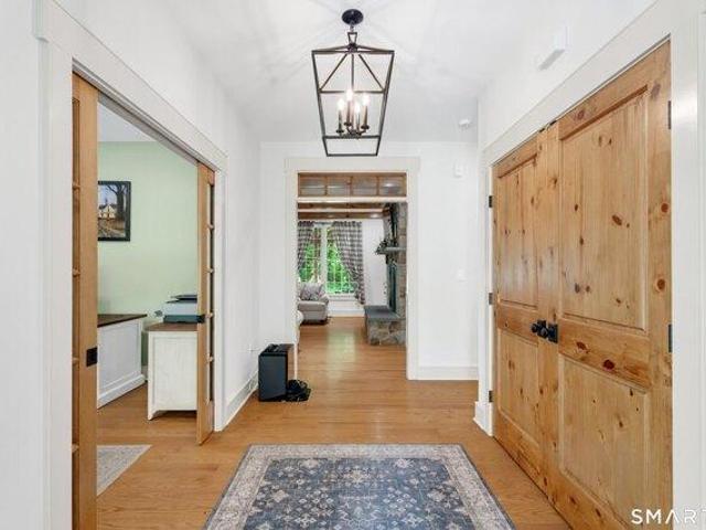 house with 5 bedroom, Woodbridge CT ES104115108