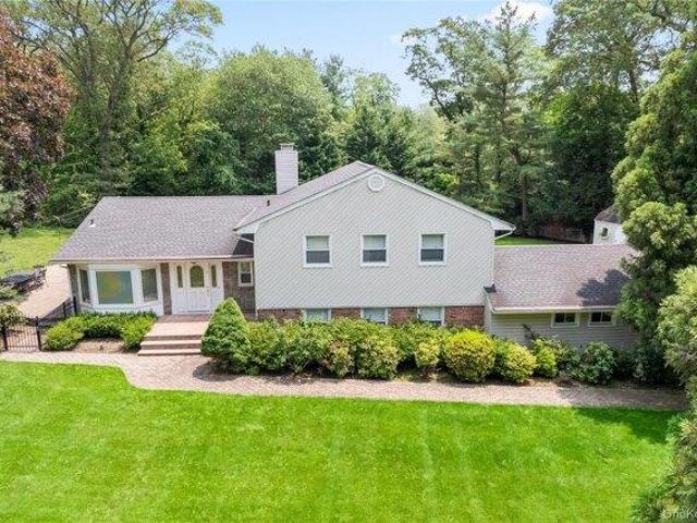 house with 5 bedroom, Woodbury NY ES103600775