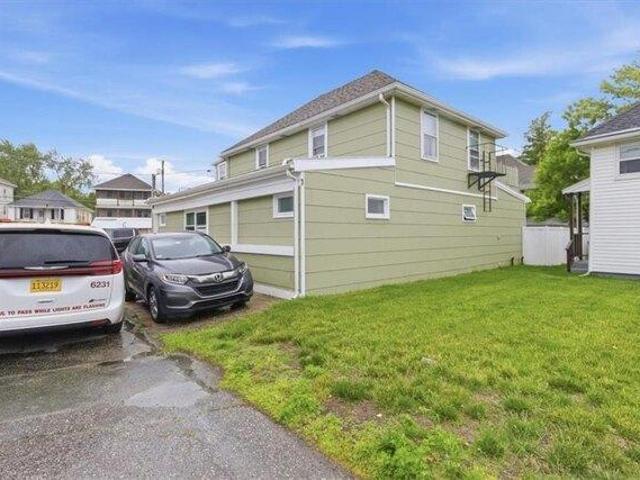 house with 5 bedroom, Woonsocket RI ES104853279
