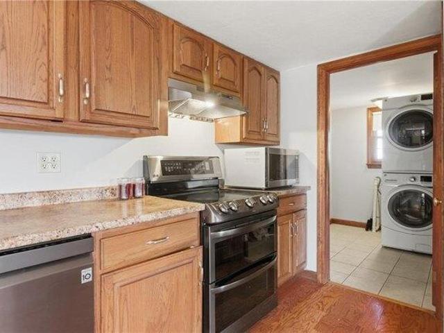 house with 5 bedroom, Woonsocket RI ES105095010