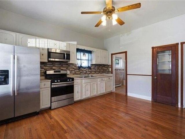 house with 5 bedroom, Woonsocket RI ES105109043