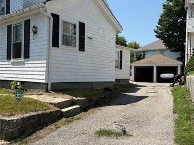 house with 5 bedroom, Woonsocket RI ES105143422