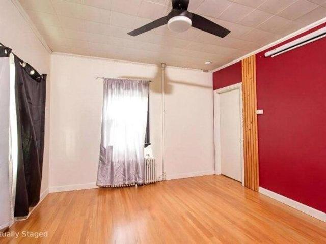 house with 5 bedroom, Woonsocket RI ES105159023