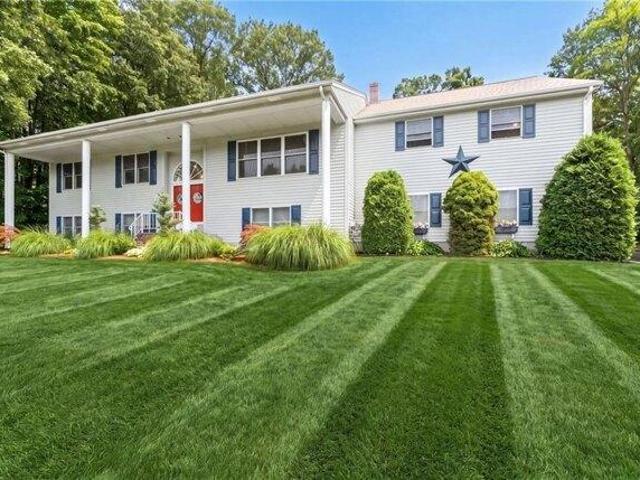 house with 5 bedroom, Woonsocket RI ES105229179