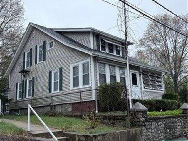 house with 5 bedroom, Woonsocket RI ES103222115