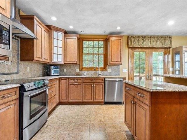 house with 5 bedroom, Woburn MA DLS101603872
