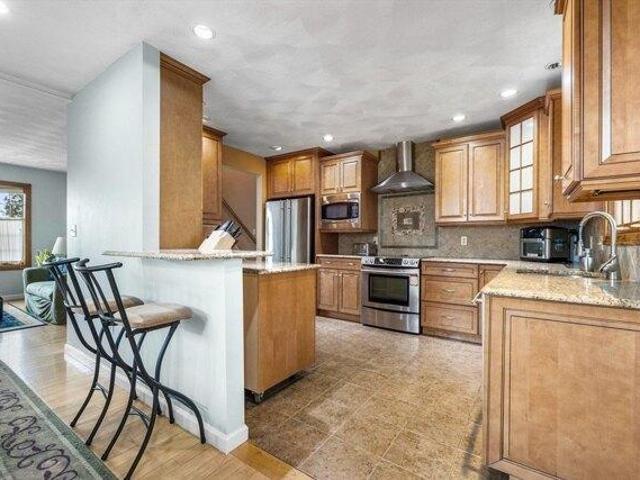 house with 5 bedroom, Woburn MA ES102960038
