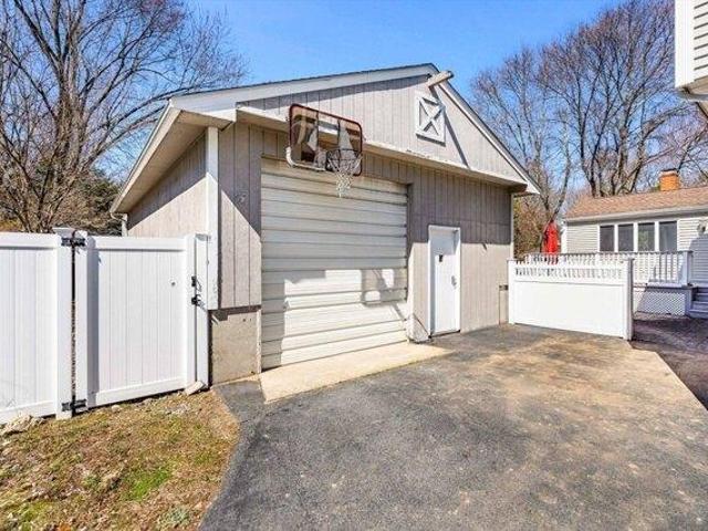 house with 5 bedroom, Woburn MA ES103070250
