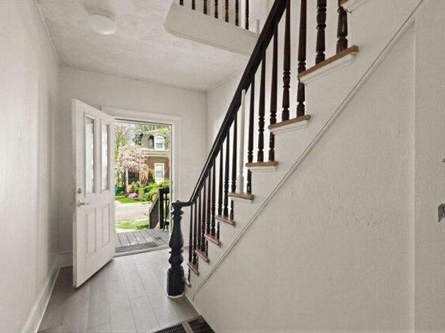 house with 5 bedroom, Woburn MA ES103248188