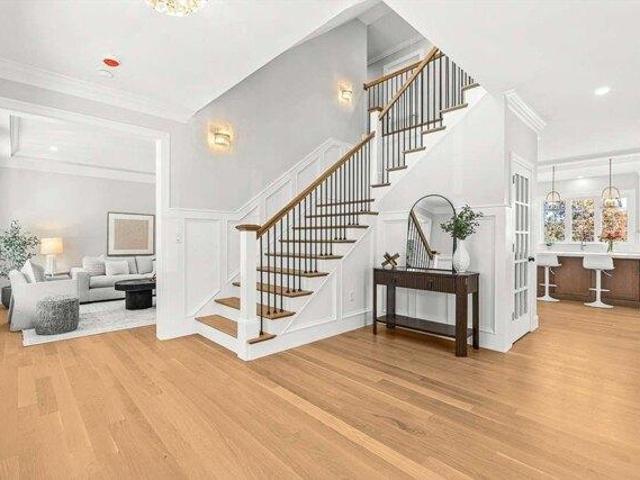 house with 5 bedroom, Woburn MA ES105142647
