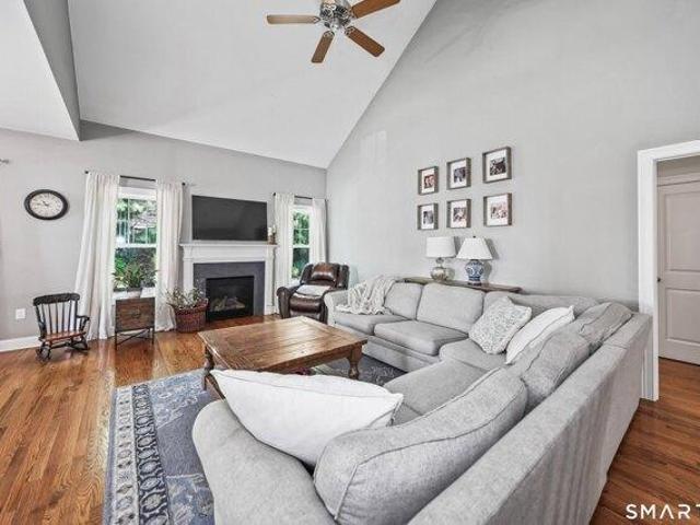 house with 5 bedroom, Wolcott CT ES105174162