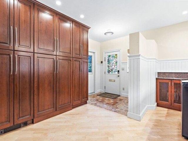 house with 5 bedroom, Worcester MA ES102922873