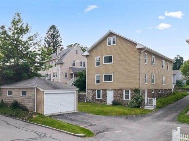house with 5 bedroom, Worcester MA ES103127417
