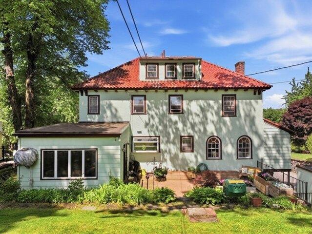 house with 5 bedroom, Worcester MA ES104689836