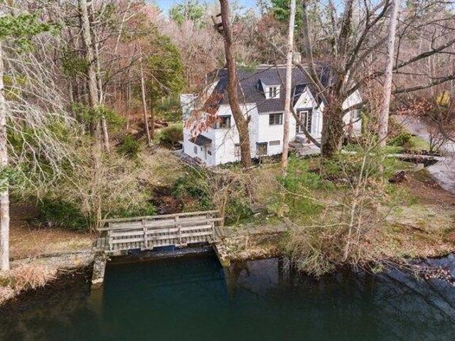 house with 5 bedroom, Worcester MA ES104715652