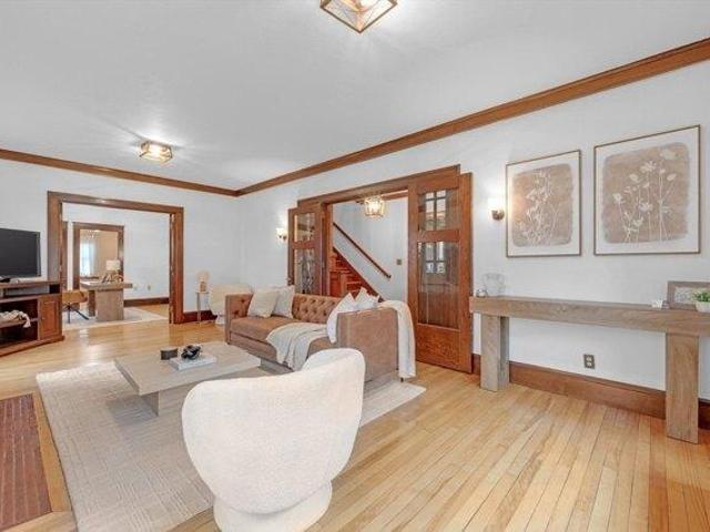 house with 5 bedroom, Worcester MA ES104297864