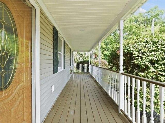 house with 5 bedroom, Worcester MA ES105113173