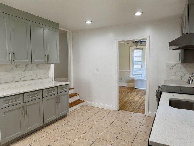 house with 5 bedroom, Worcester MA ES105160371