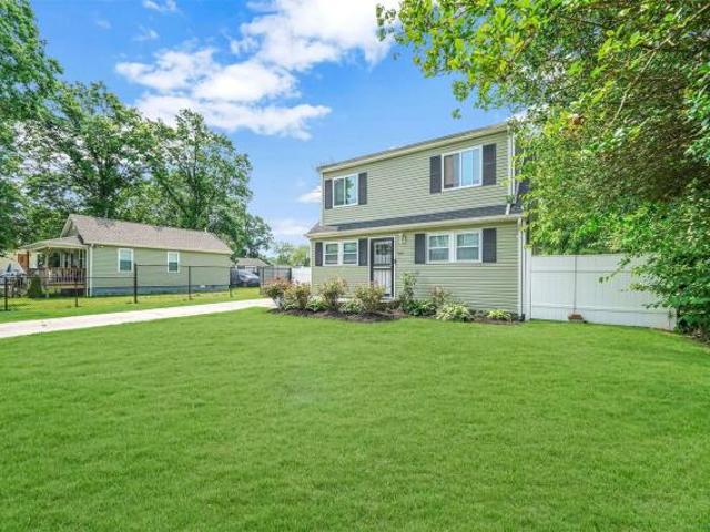 house with 5 bedroom, Wyandanch NY ES72691943