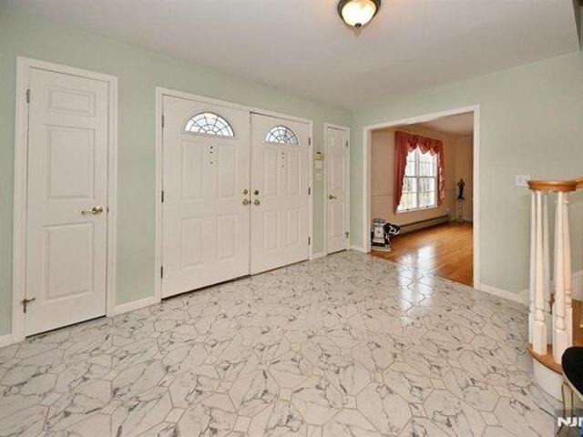 house with 5 bedroom, Wyckoff NJ ES104567575