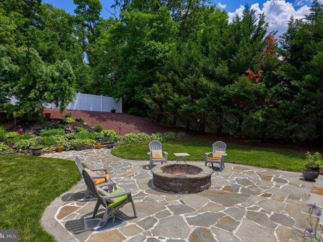 house with 5 bedroom, York PA ES104909328