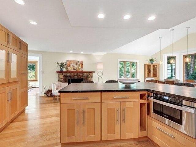 house with 5 bedroom, Acton MA ES104375942