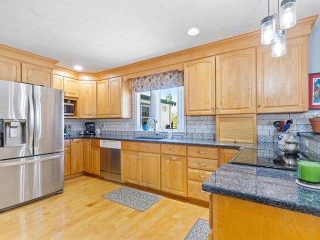 house with 5 bedroom, Abington MA DLS102410596