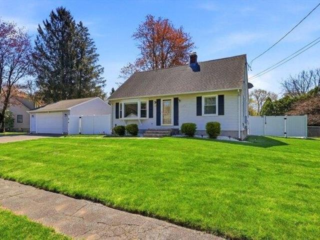 house with 5 bedroom, Agawam MA DS102776309