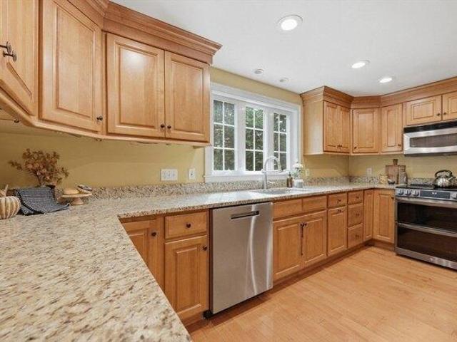 house with 5 bedroom, Andover MA ES105190623