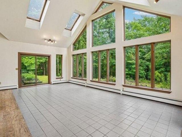 house with 5 bedroom, Ashby MA ES104331037