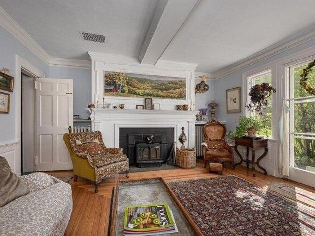 house with 5 bedroom, Ashfield MA ES105192640