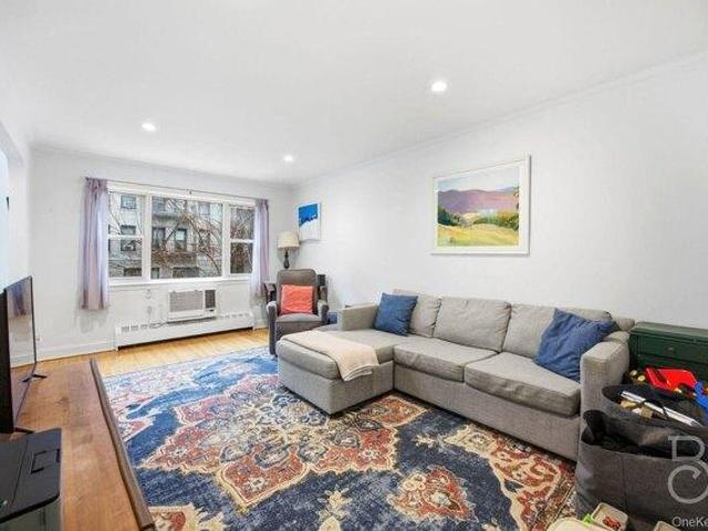 house with 5 bedroom, Astoria NY DLS102281970
