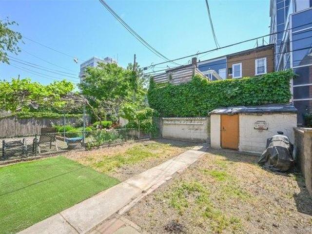 house with 5 bedroom, Astoria NY ES105208002