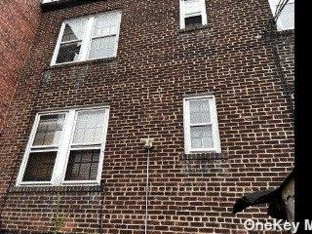 house with 5 bedroom, Astoria NY ES72692184