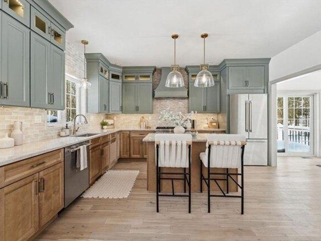 house with 5 bedroom, Attleboro MA DS102369580