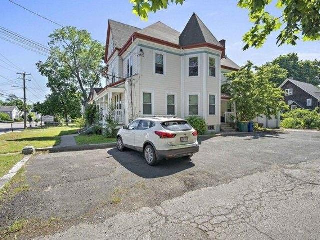 house with 5 bedroom, Attleboro MA ES103432329