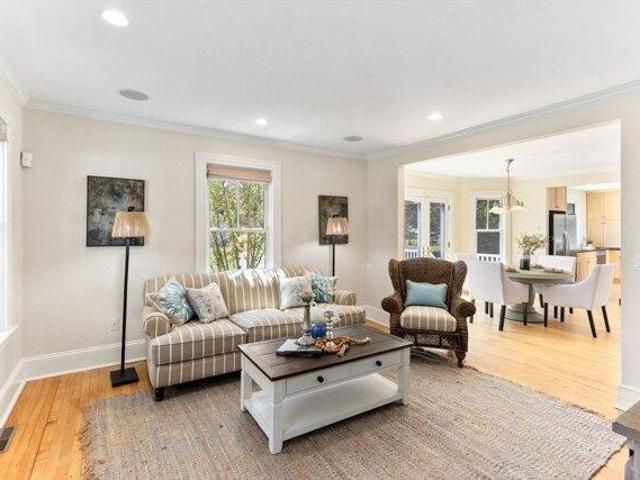 house with 5 bedroom, Attleboro MA ES104848375