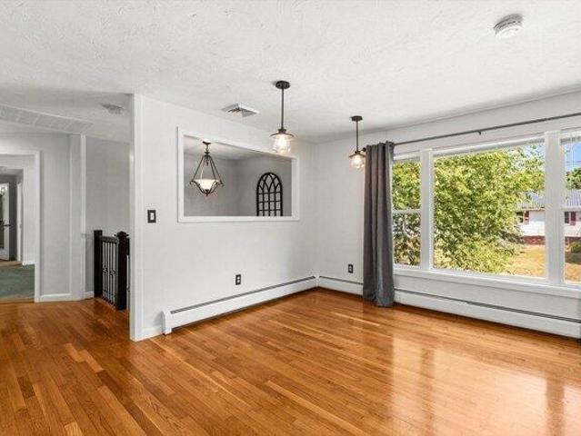 house with 5 bedroom, Attleboro MA ES105059011