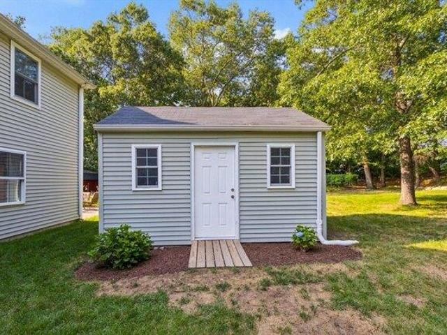 house with 5 bedroom, Attleboro MA ES105207396