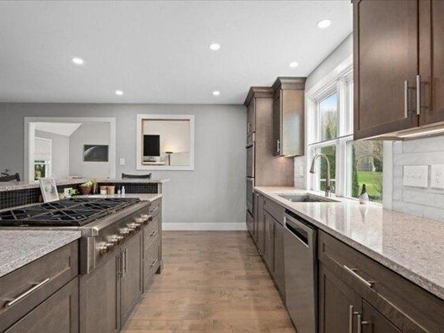 house with 5 bedroom, Auburn MA ES105204076