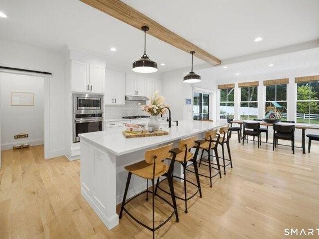 house with 5 bedroom, Avon CT ES104411366