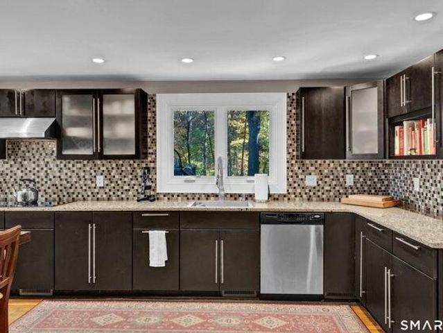 house with 5 bedroom, Avon CT ES104791716