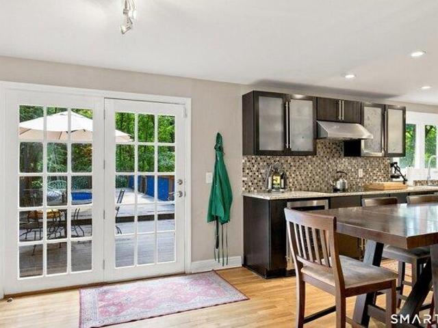 house with 5 bedroom, Avon CT ES105203229