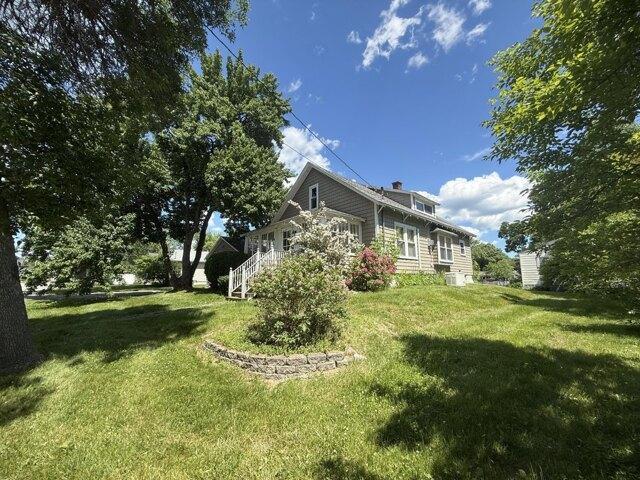 house with 5 bedroom, Bangor ME ES104540452
