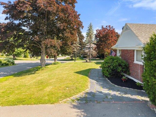 house with 5 bedroom, Bangor ME ES104903476